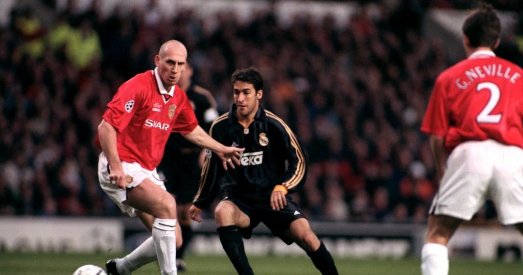 Raul-Real-Madrid-Manchester-United-2000 - Planet Football