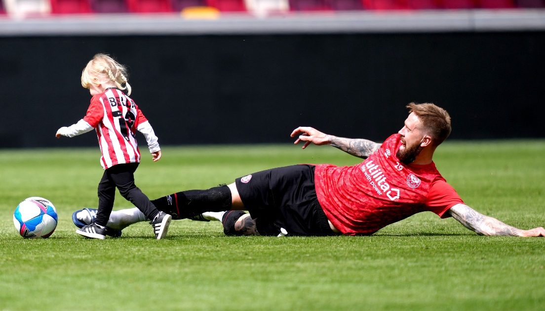 Watch: Pontus Jansson thanks Leeds and Bielsa after Brentford's playoff ...