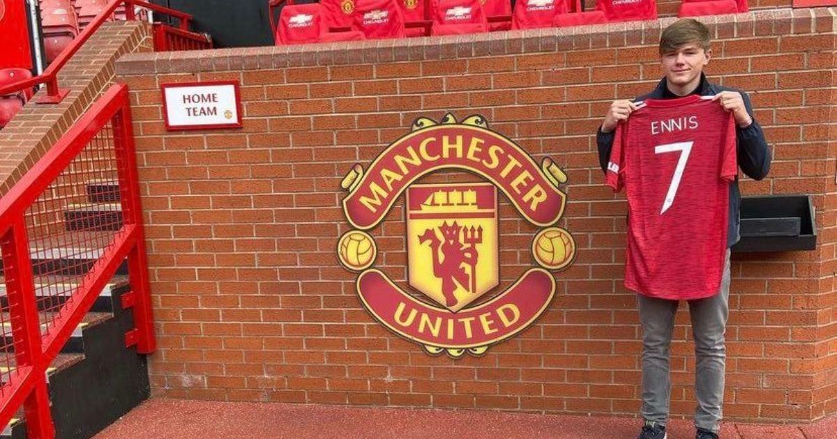 Watch: Ethan Ennis scores brilliant curler for Man United's Under-18s