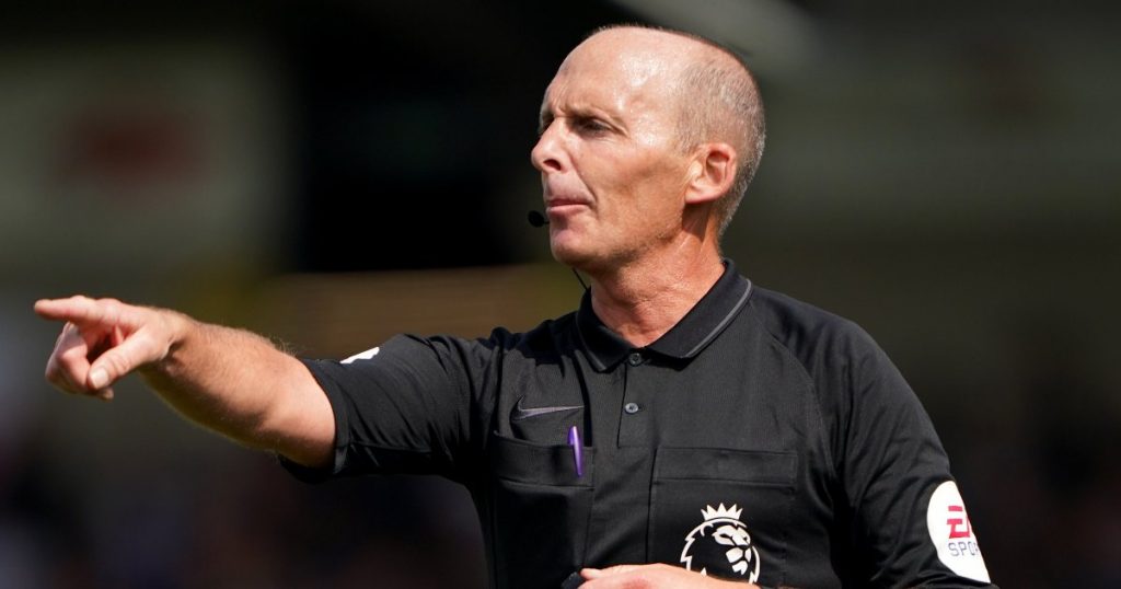 Mike-Dean-referee - Planet Football