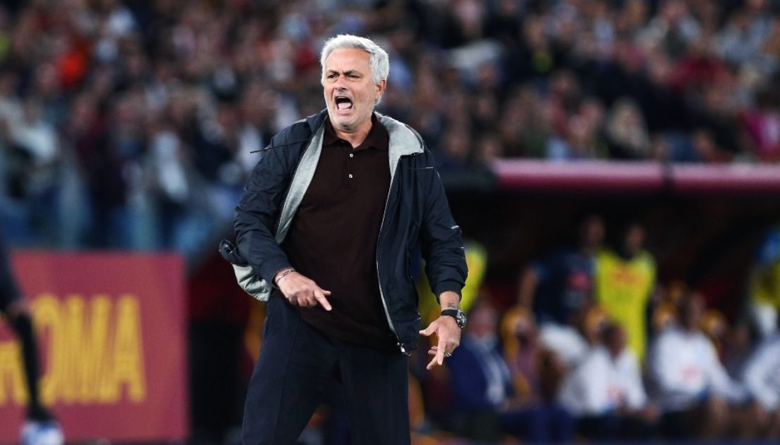 Watch: Mourinho fumes at ref, gets sent off, gives sarcastic thumbs up ...