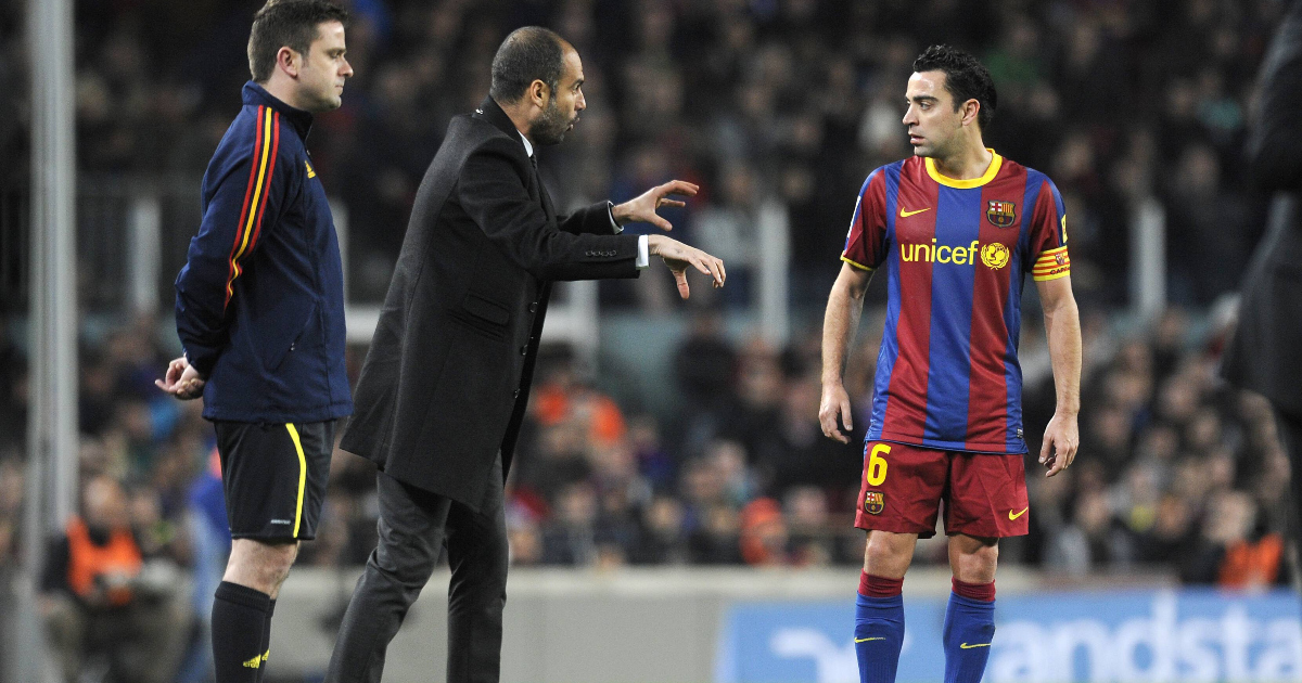 Pep Guardiola gives instructions to Xavi during Barcelona vs Real ...