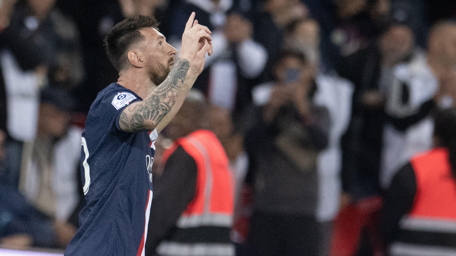 Lionel Messi video: PSG star plays amazing no-look pass to Neymar