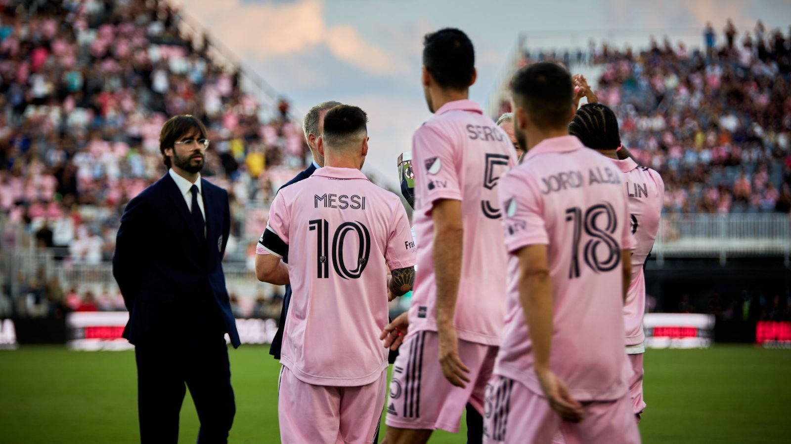 In the home of Hollywood, Messi & his Barca chums went box-office with ...