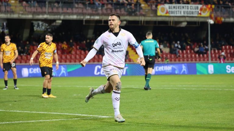 Pink perfection: Football's greatest pink kits from Palermo to Inter ...