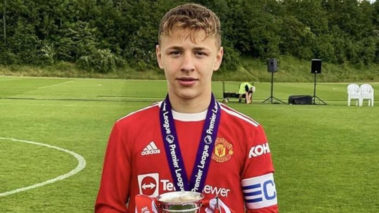 Man Utd's teenage hat-trick hero has turbocharged feet & is the heir to ...