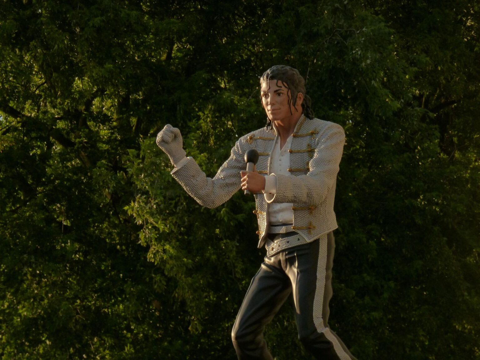 Worst football statues ever RANKED: Messi, Ronaldo, Michael Jackson...